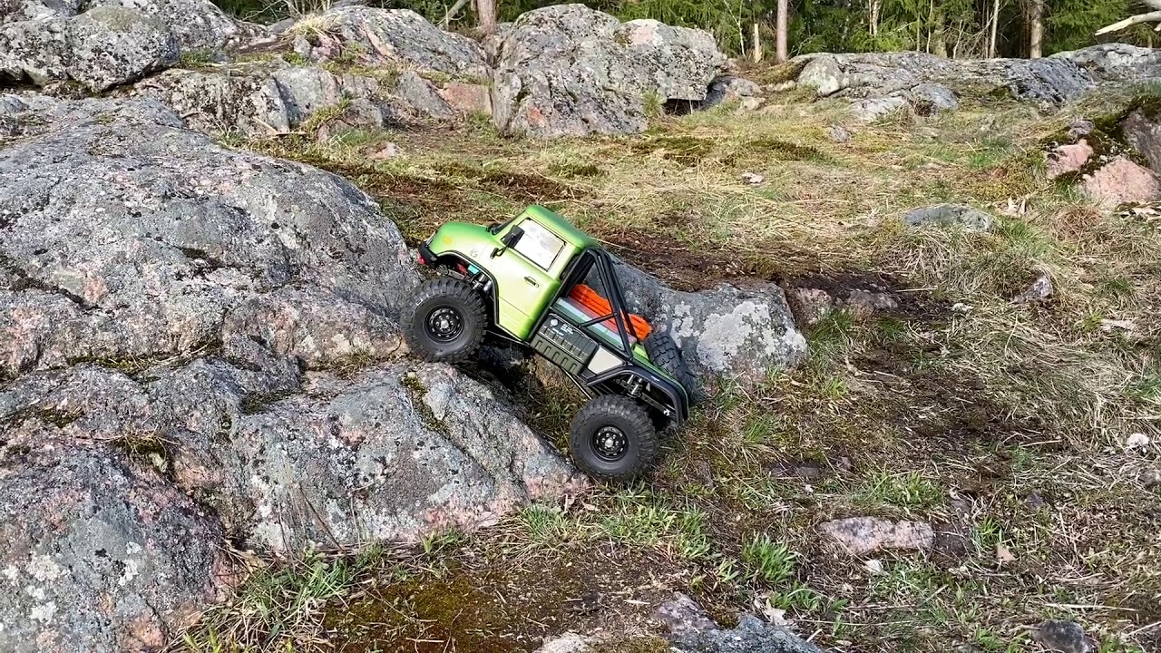 Axial UMG-10 first ride in finnish forest :-) - YouTube
