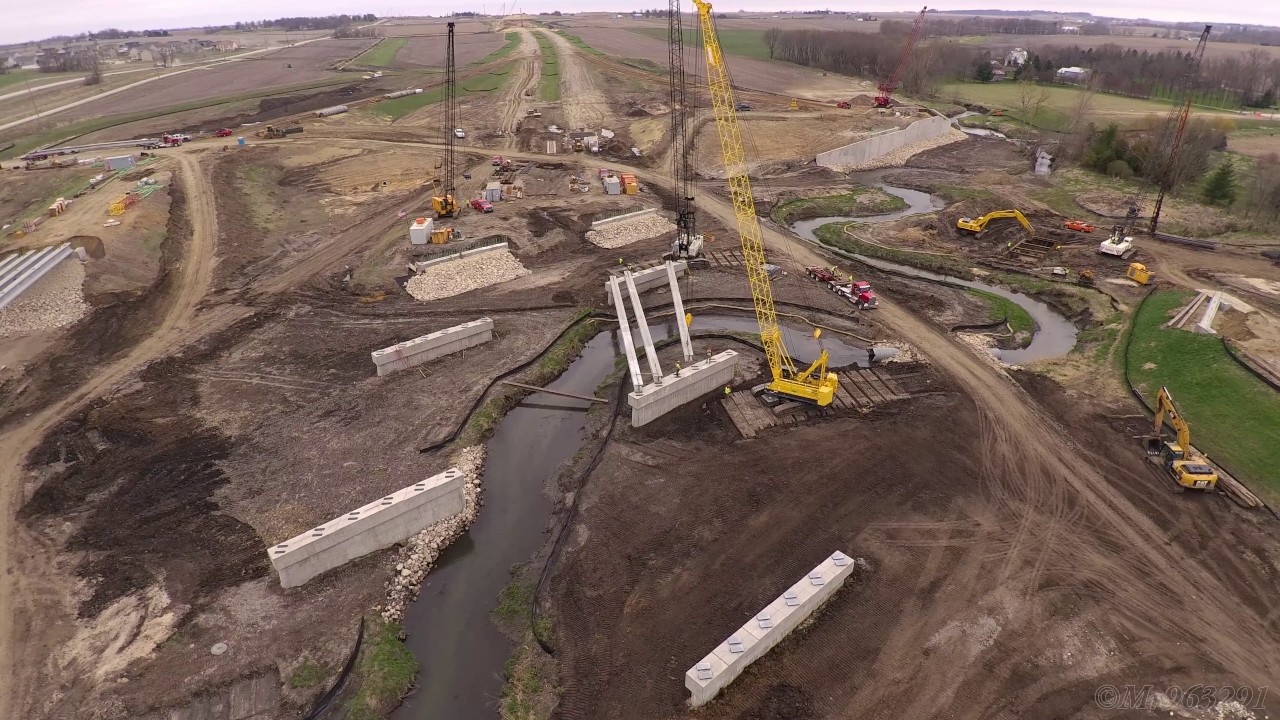 Large Cranes Placing Highway 100 Bridge Beams in Cedar Rapids Iowa ...