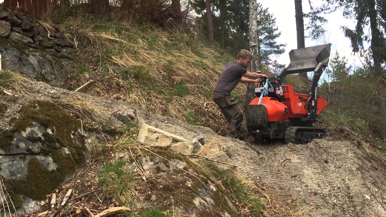 Steep slope with tracked minidumper (Cormidi 80) - YouTube