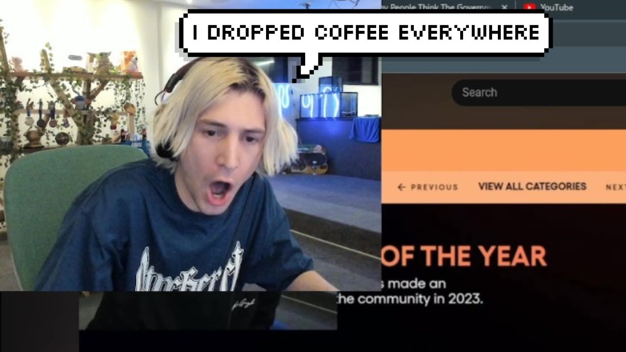 xQc dropped coffee all over his keyboard - YouTube