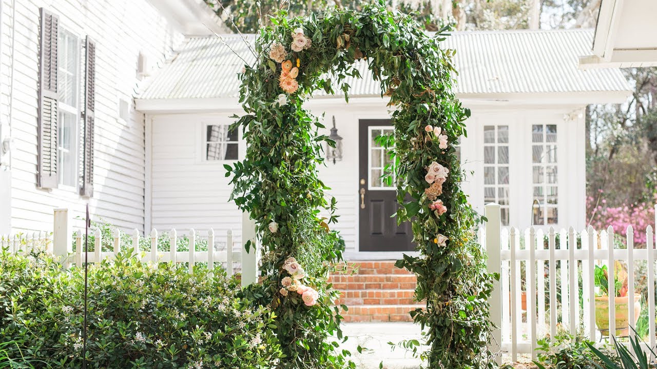 Mayesh Design Star: Smilax & Floral Arbor - YouTube