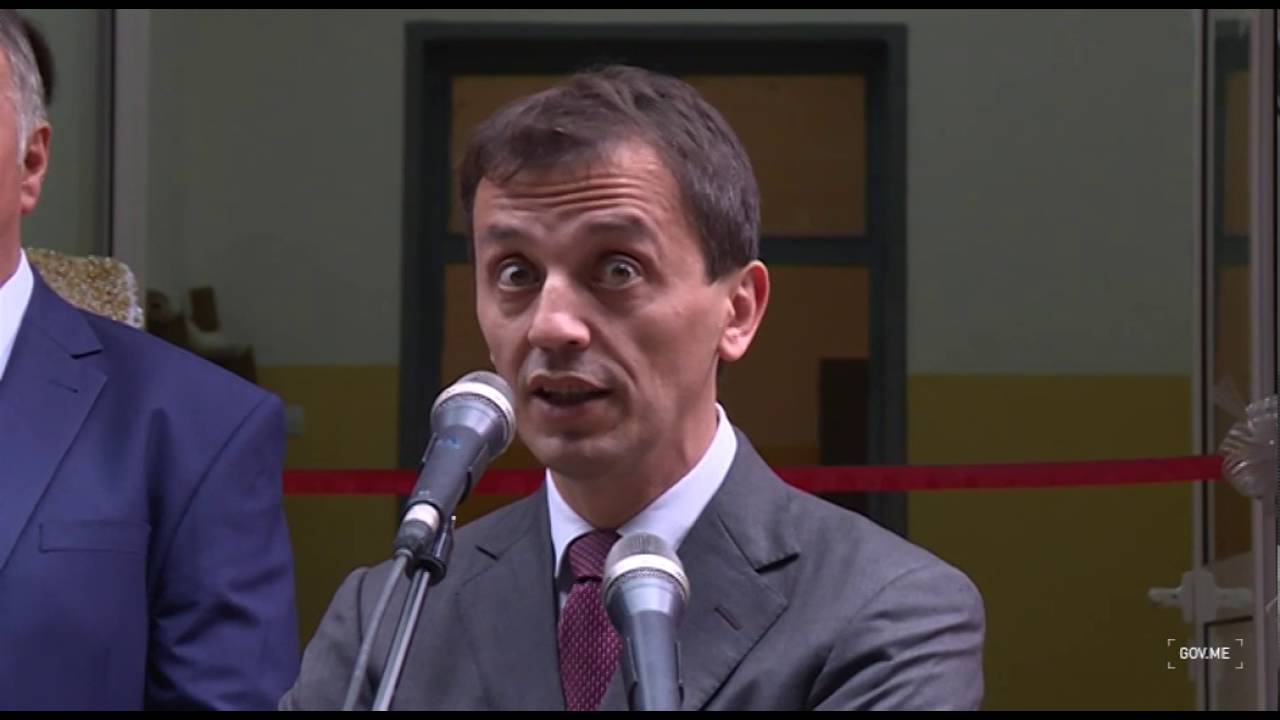 Gusinje: Ministar prosvjete Predrag Bošković - izjava - YouTube