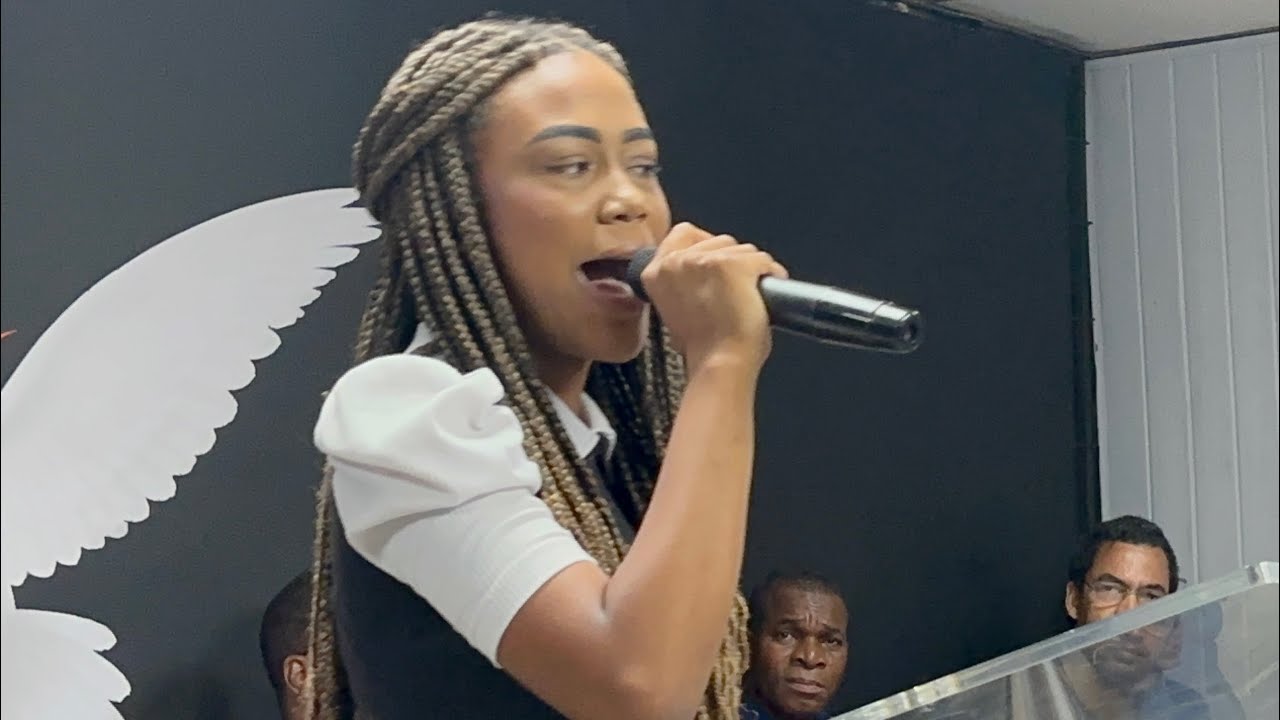 ELA CANTA E EMOCIONA A TODOS 😭 - Beatriz Alves - YouTube