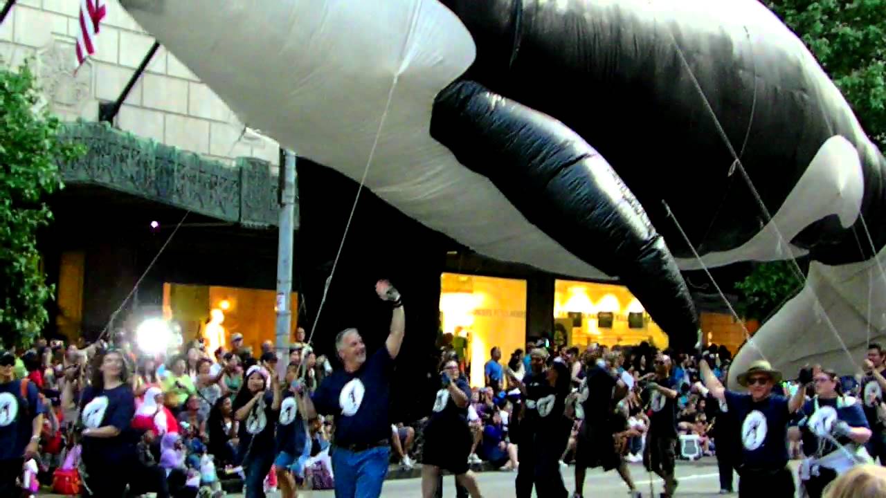 Seafair Torchlight Parade 2011: Holland America Line Orca Balloon - YouTube
