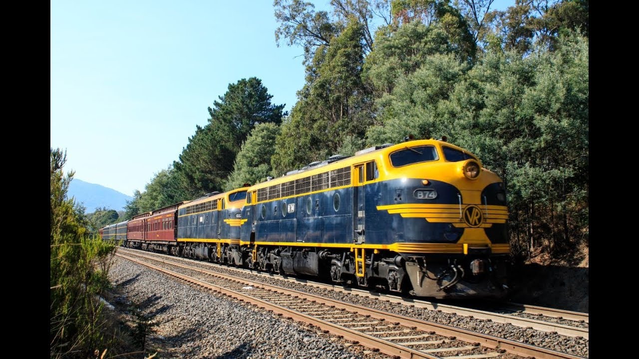 SRHC Royal Train B74 and S303 16/3/19 - YouTube