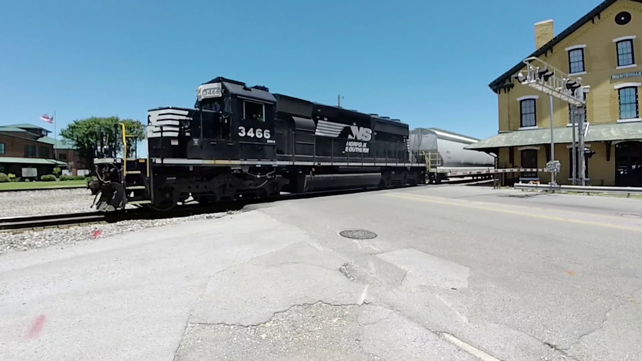 NS SD40-2 Switching by Huntsville Depot - YouTube