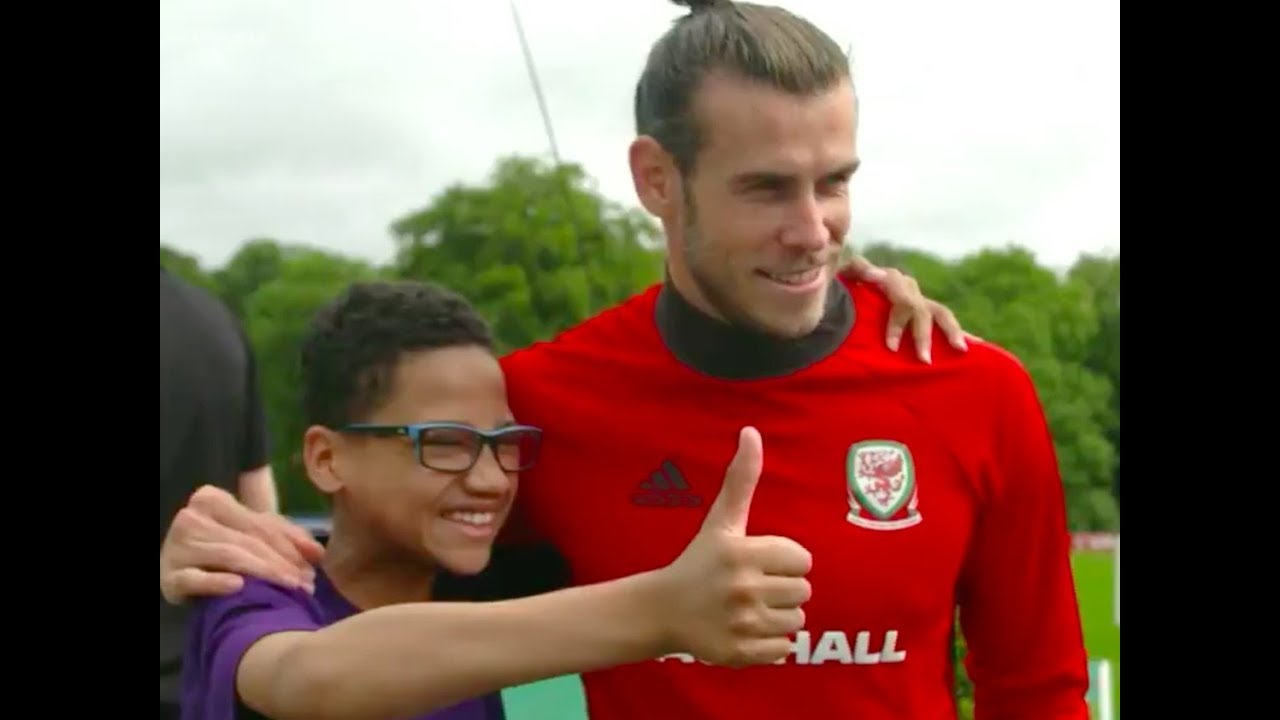 GARETH BALE Meets SUPER FAN & WOW YOU HAVE To SEE HIS REACTION_FUN ...