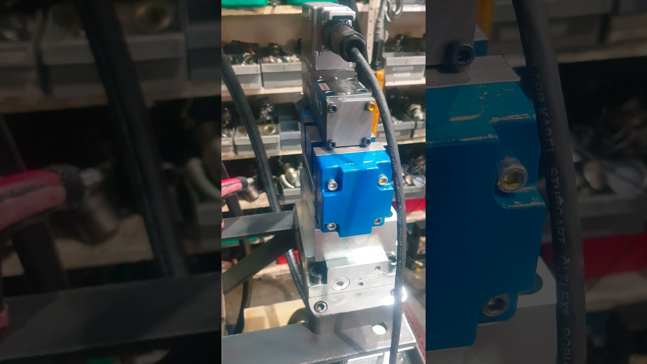 Using the Hydac prop box to test a Rexroth servo valve. - YouTube