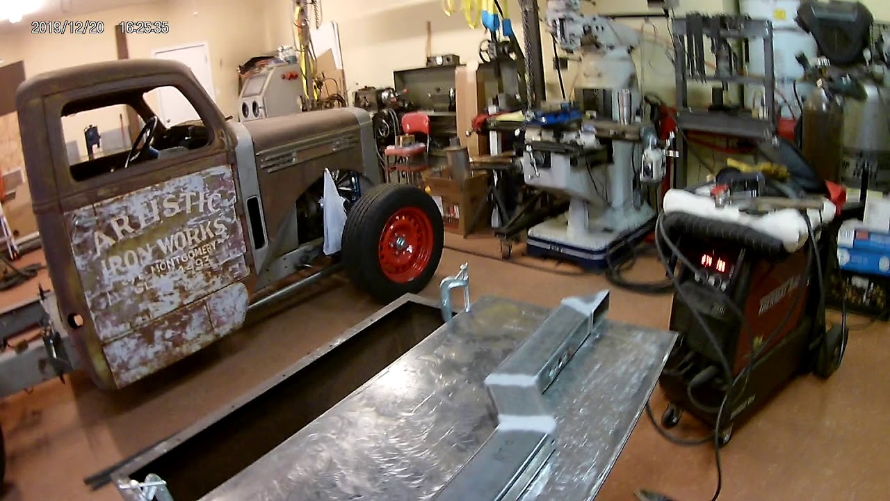 Diamond T Build, Frame fabrication - YouTube