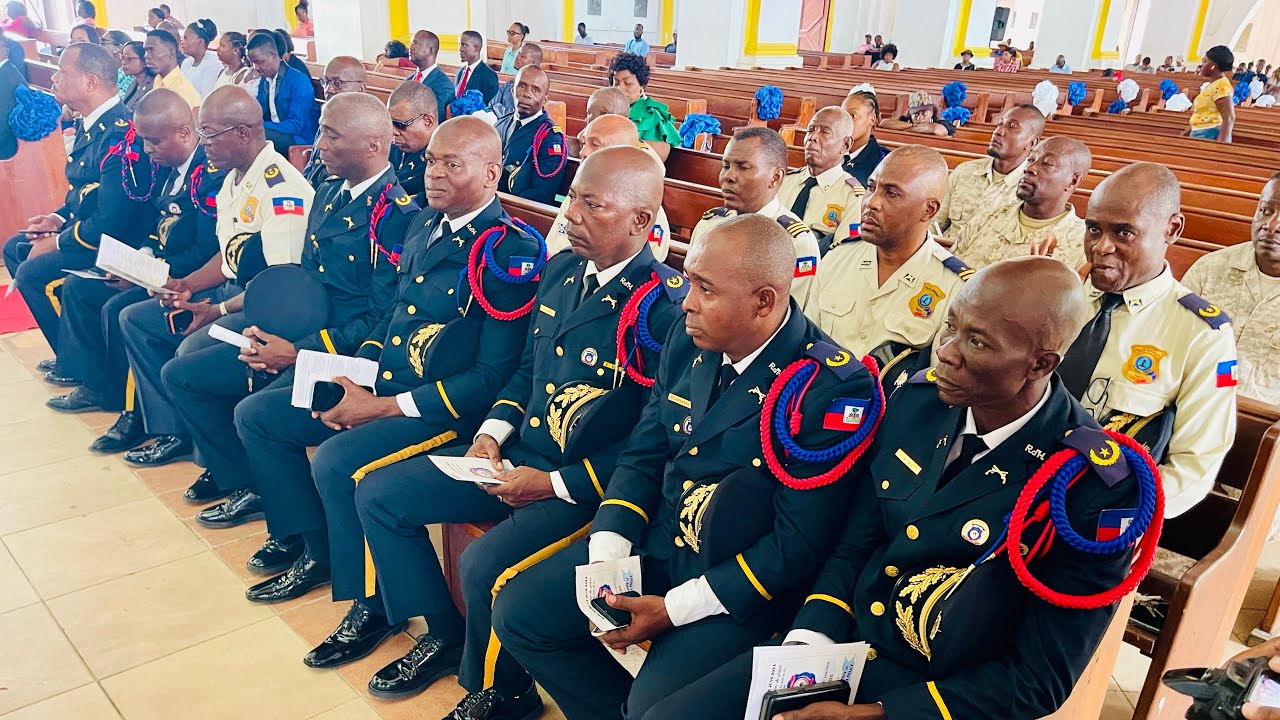 MÈS AKSYON DE GRAS POU POLICE NAN VIL OKAP KAP FÊTE 👮👮‍♀️ - YouTube