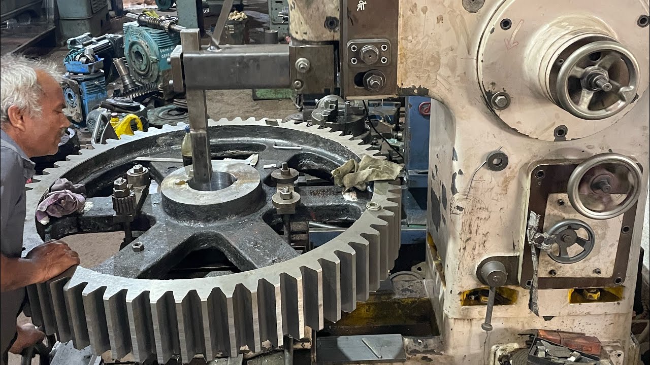 Big Spur Gear Key-Way - YouTube