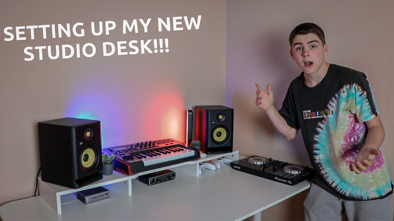 SETTING UP MY NEW STUDIO DESK!!! - YouTube