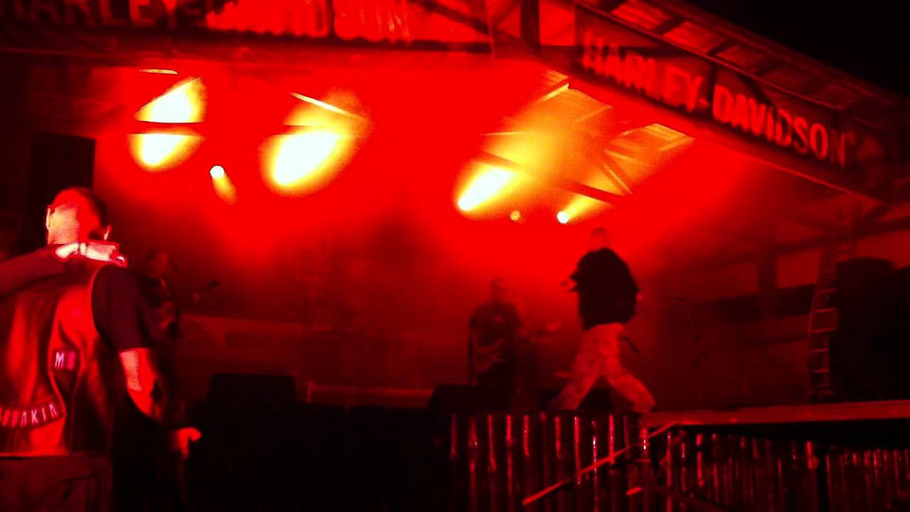 Red Devils Band - Hymna Red Devils - YouTube