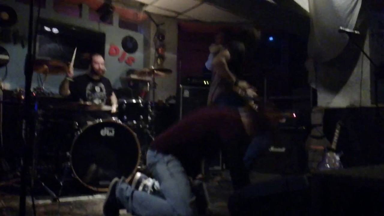 B_side_Umírám - livě bazzen - H6 dance moves - YouTube