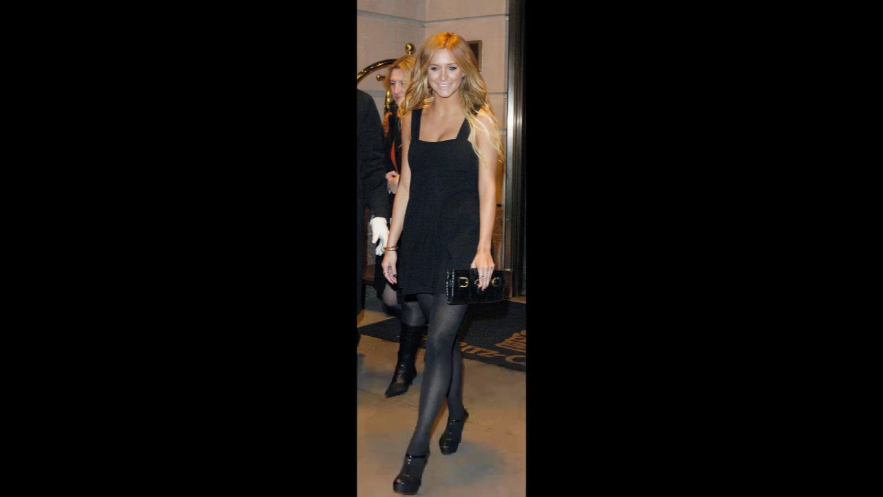 Ashlee Simpson`s Legs and Feet in Tights - YouTube