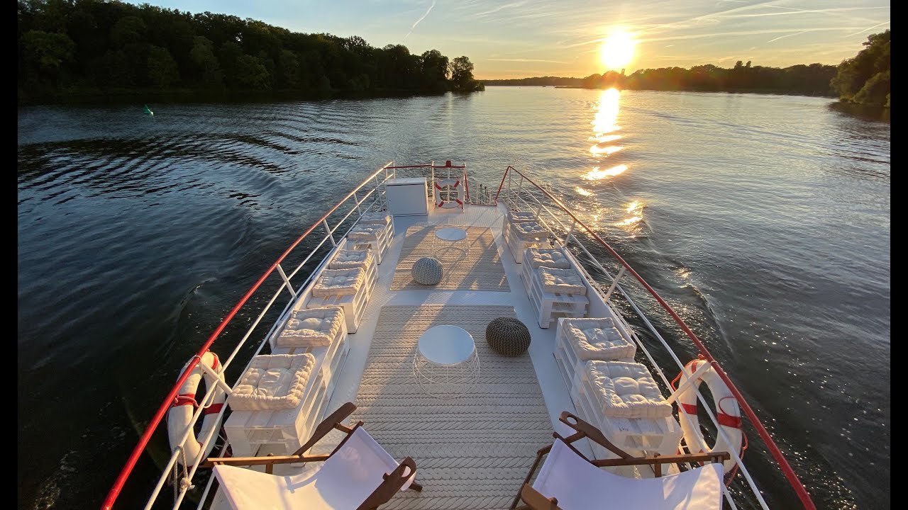 Eventboot Mathilda in Tegel - YouTube