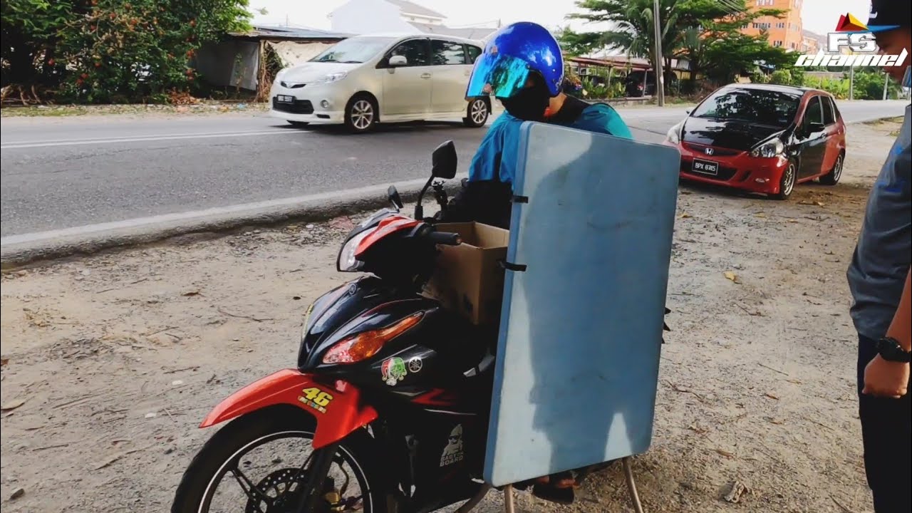 "Fahmi Tahan Air Mata" - Terjah Man Runner Moto Yamaha Lagenda - YouTube