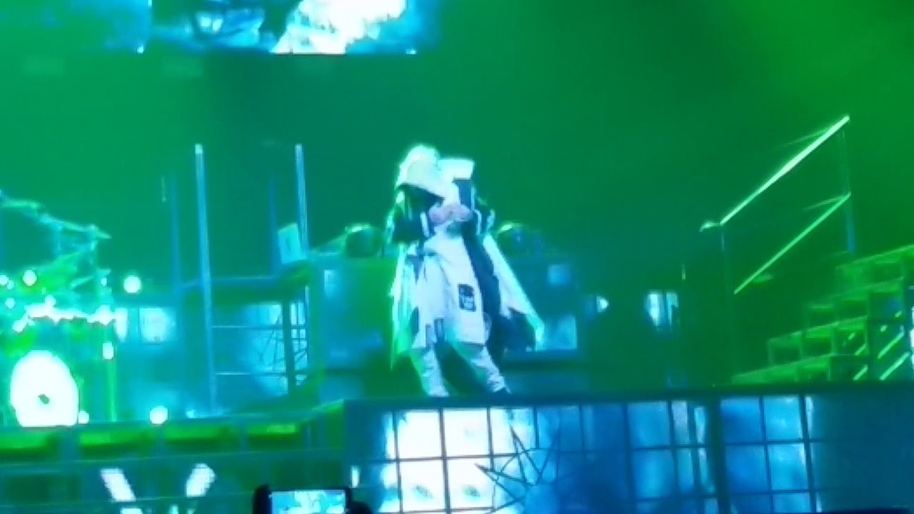 Sid dancing during Vermilion - Slipknot (live in Vienna 14/2/20) - YouTube