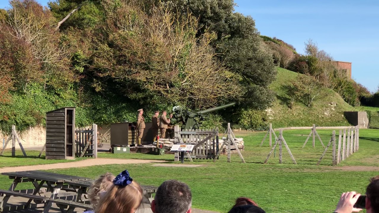 Dover Castle Vickers QF 3-inch 20 CWT Anti-Aircraft Gun - YouTube