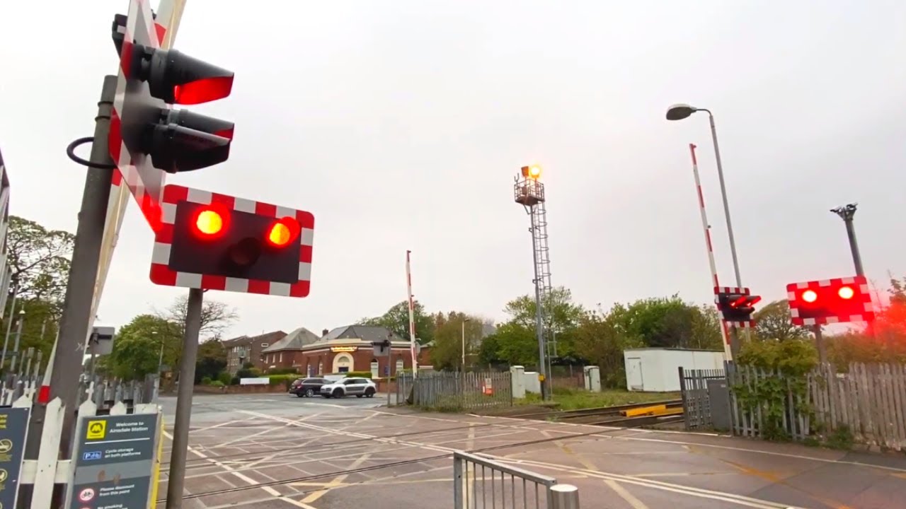 Ainsdale Level Crossing, Merseyside - YouTube