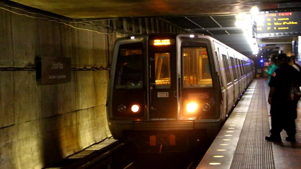 WMATA Metrorail : Largo Town Center Bound Breda 2000 Series Silver Line ...