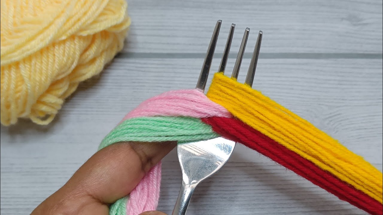 2 Superb Woolen Yarn Flower making ideas with Fork | Easy Sewing Hack ...