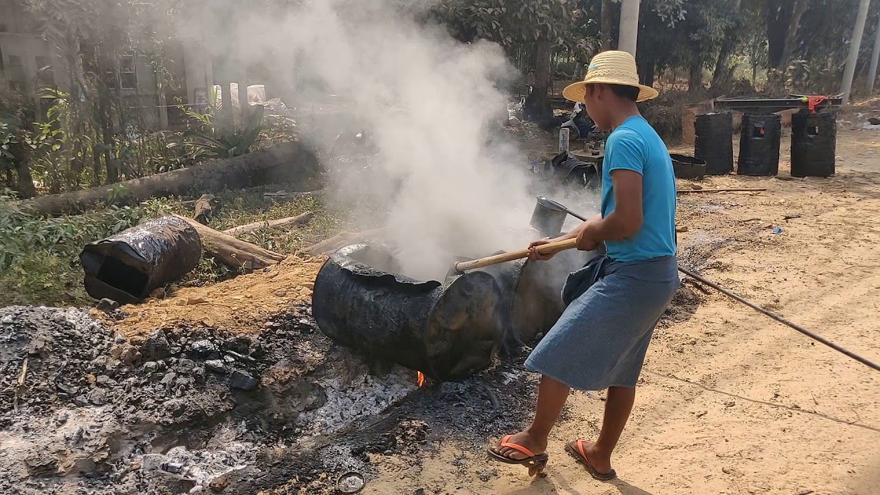 Boiling tar the old fashioned way - YouTube