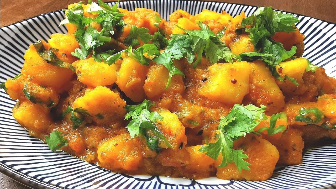 Quick Aloo Curry /Spicy Potato Fry /Poori Aloo Sabzi recipe - YouTube