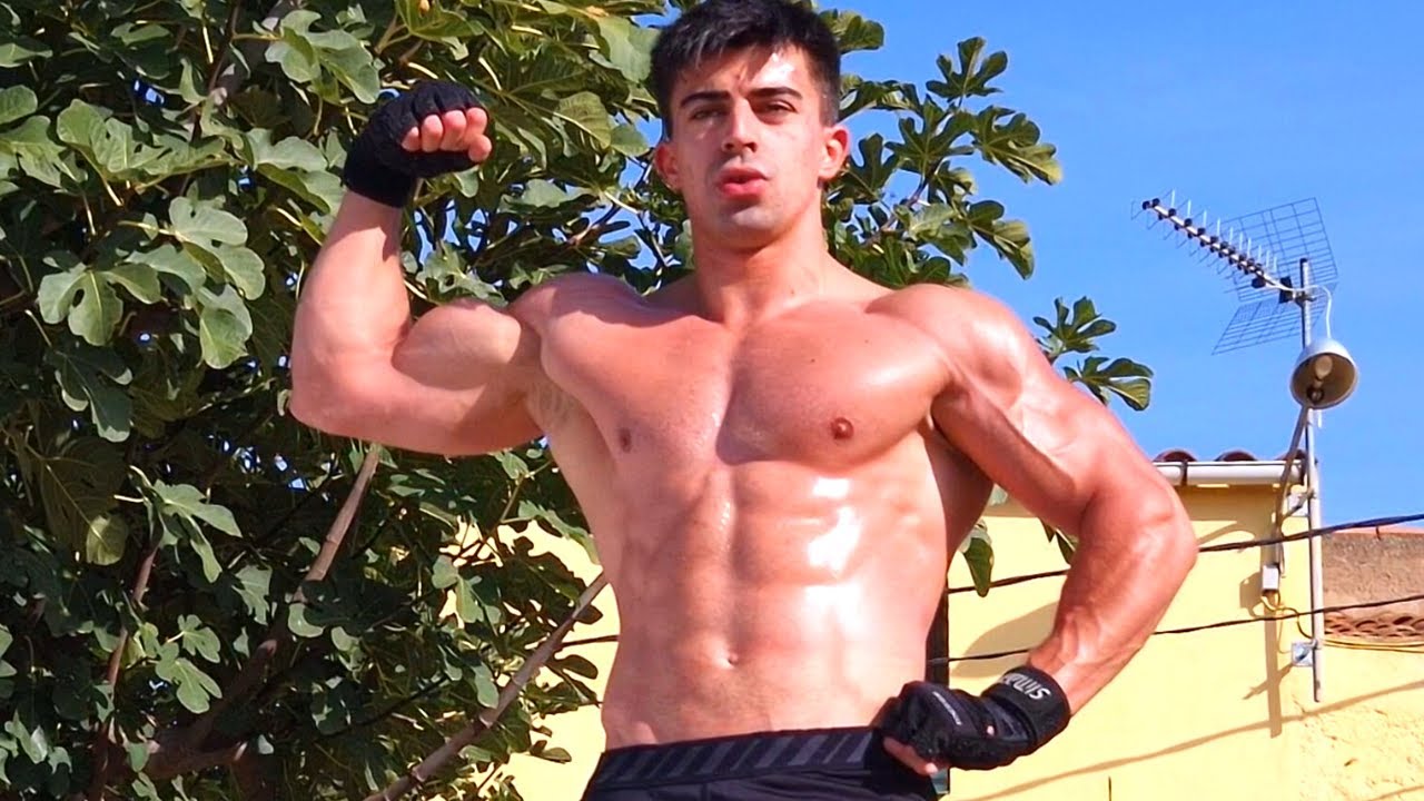 young bodybuilder showing his pumped muscle | flexing | muscle worship - YouTube