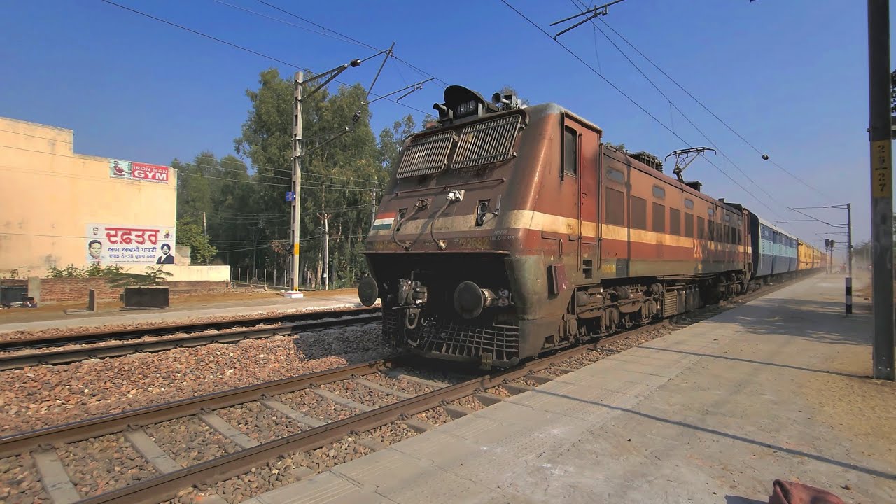 22682 BHUSAVAL WAP4 WITH CSMT-ASR 11057 THRASHING PATIALA CANTT HALT ...
