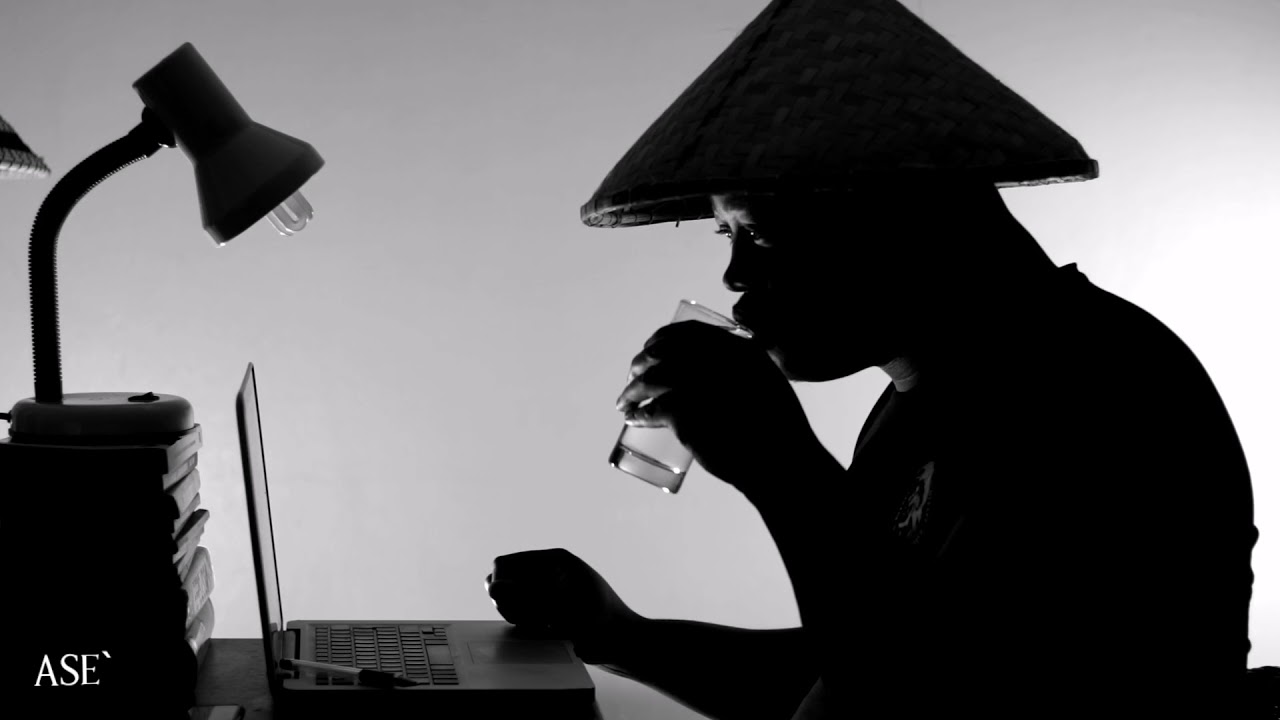 uMkhulu Vusamazulu Credo Mutwa - YouTube