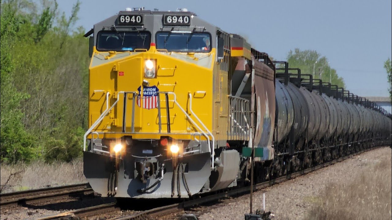 HERE COMES THE FRESH PAINT MADNESS! Train action with the cleanest ...