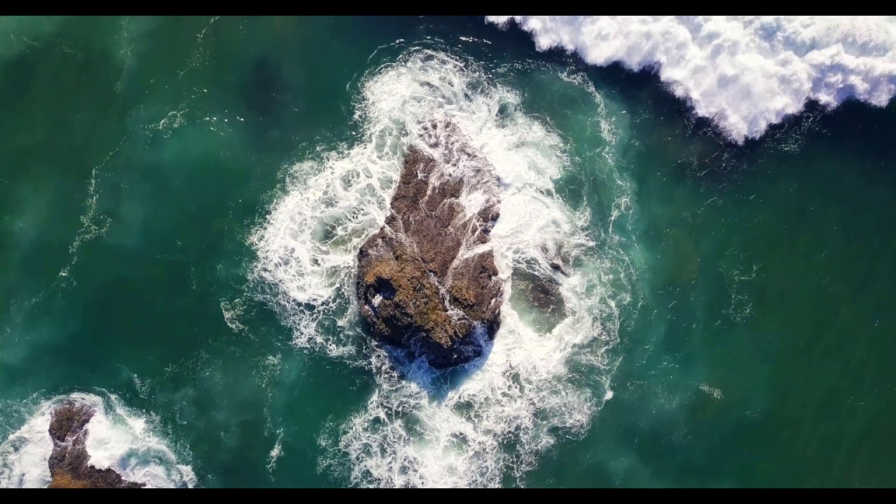 OLAS CHOCANDO CONTRA ROCAS*(muy relajante)* - YouTube