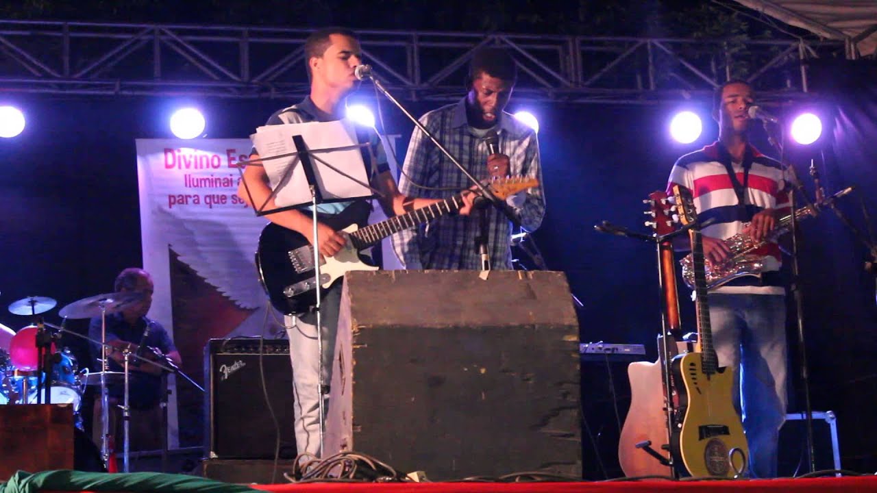 Banda Soul Cristão canta Grande é o Senhor - YouTube