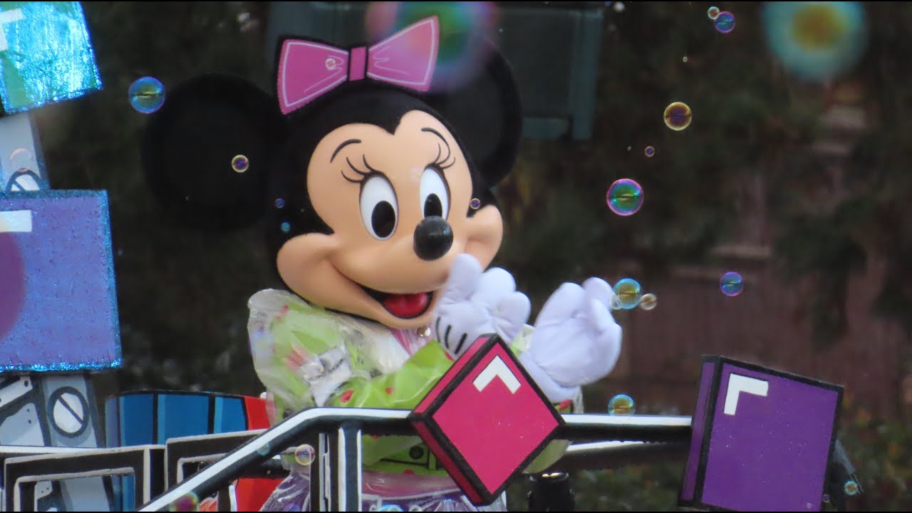 A Million Splashes of Colour (Parade/Show) 🎨🎉 I Disneyland Park ...