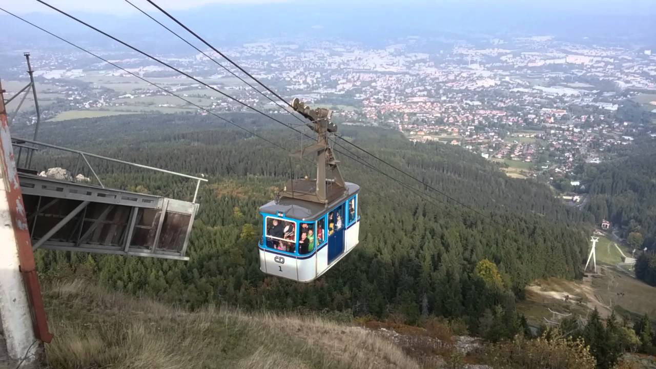 2015 10 03 Ještěd lanovka přijíždí na vrchol - YouTube