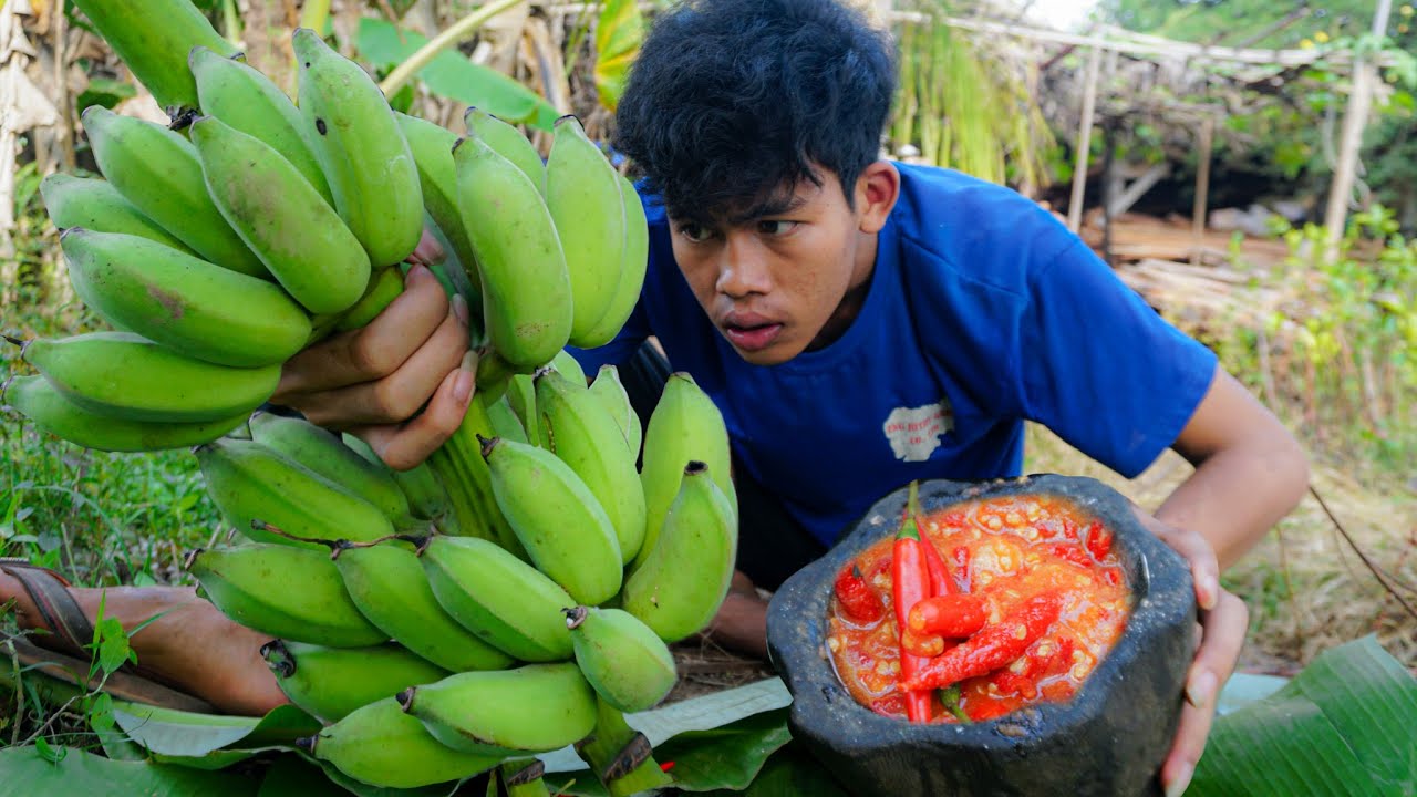 ឆ្ងាញ់ណាស់ ចេកខ្ចីអំបិលម្ទេស Delicious bananas, salt and pepper - YouTube