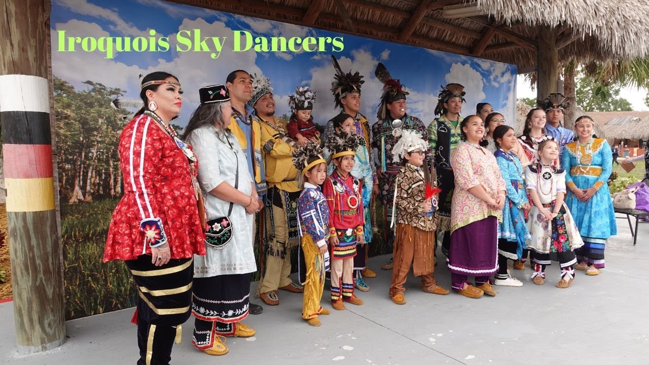 Women's Shuffle & Smoke Dance, Iroquois Sky Dancers - YouTube