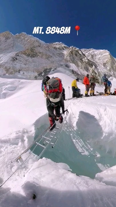 Sherpa on Mt.8848 crossing crevasse with heavy load🧗🙈#sherpa #shortvideo - YouTube