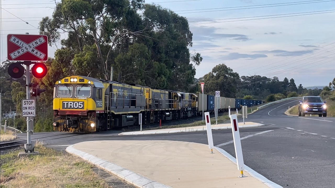 TasRail TR05 TR03 2054 #33 train crossing Opossum Road - YouTube