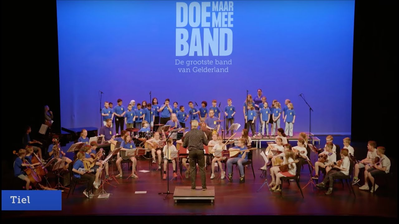 Optredens lokale Doe Maar Mee Bands - YouTube