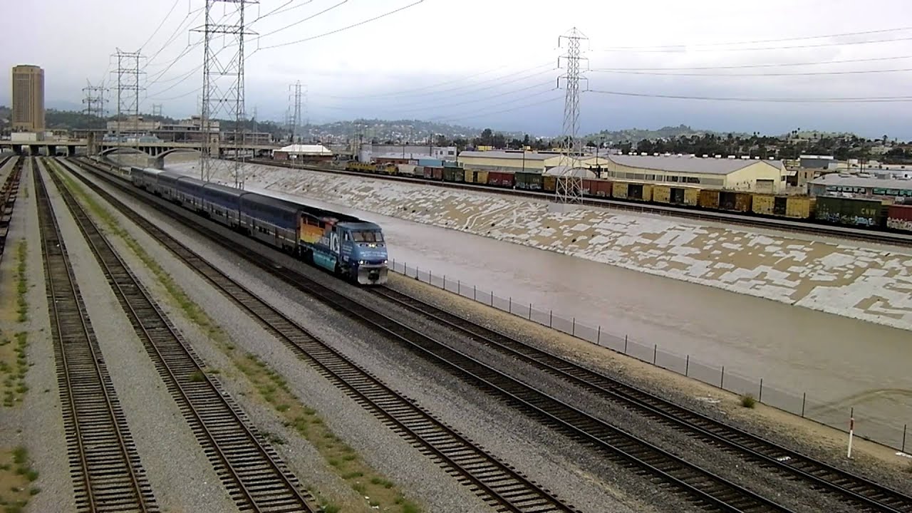 Amtrak Train #582 (Surfliner 10th Anniversary) - YouTube