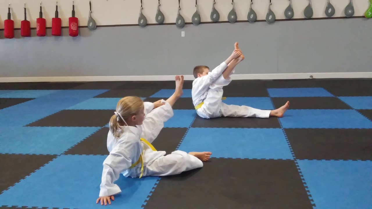 Beginner kicking class part 1 - YouTube