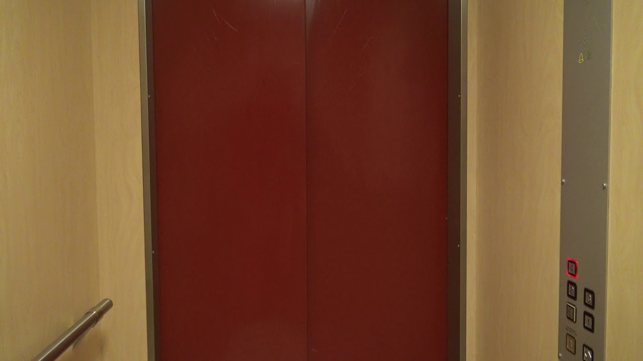 Green Screen Background Elevator gos up Door Opens /Chroma Key ...