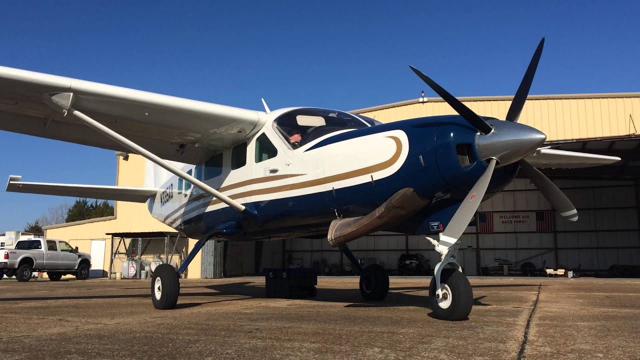 Cessna 208 Caravan Start Up - YouTube