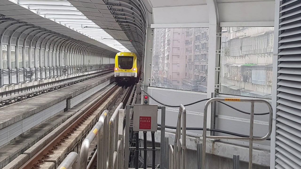 台北捷運環狀線 彩繪列車Y15板新離站 Taipei Metro Circular Line - YouTube
