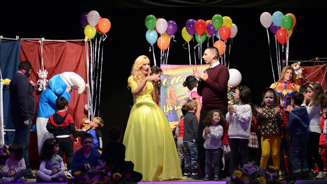 Ella canta... Ogni puffo pufferà - YouTube