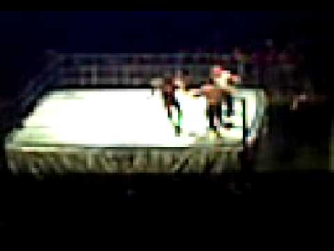 Eeee oooo - wwe lucha libre en santiago de chile - YouTube