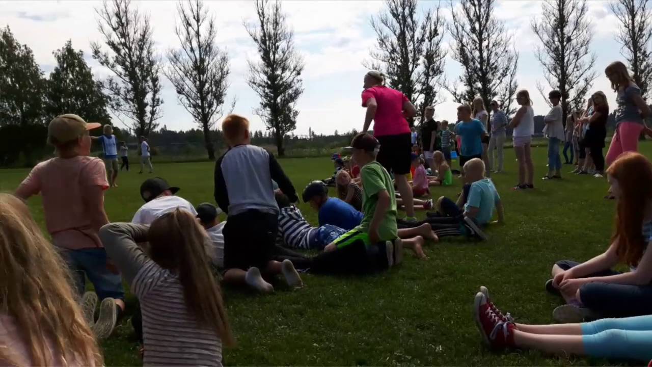 Oppilaat vs opettajat norsupallo kisat - YouTube