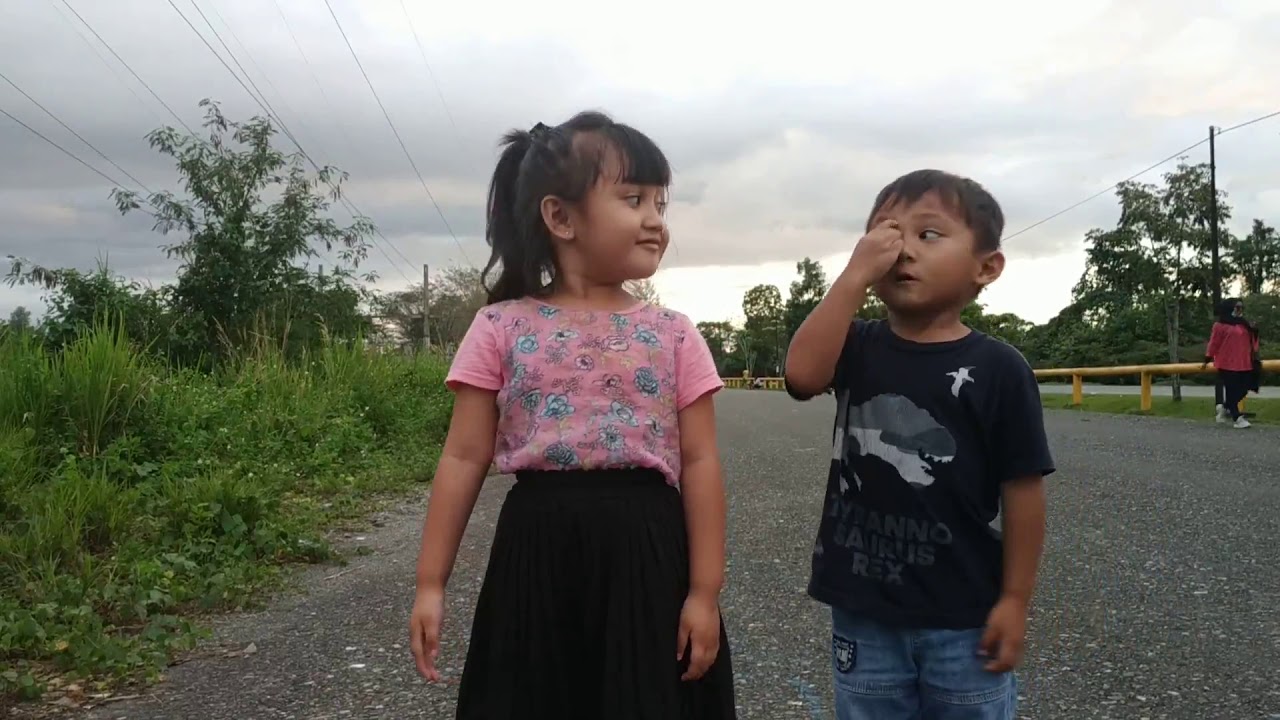 Baby Shark Dance | Kaka Ei & Ade Re Di Pagar Kuning | Airport Timika ...